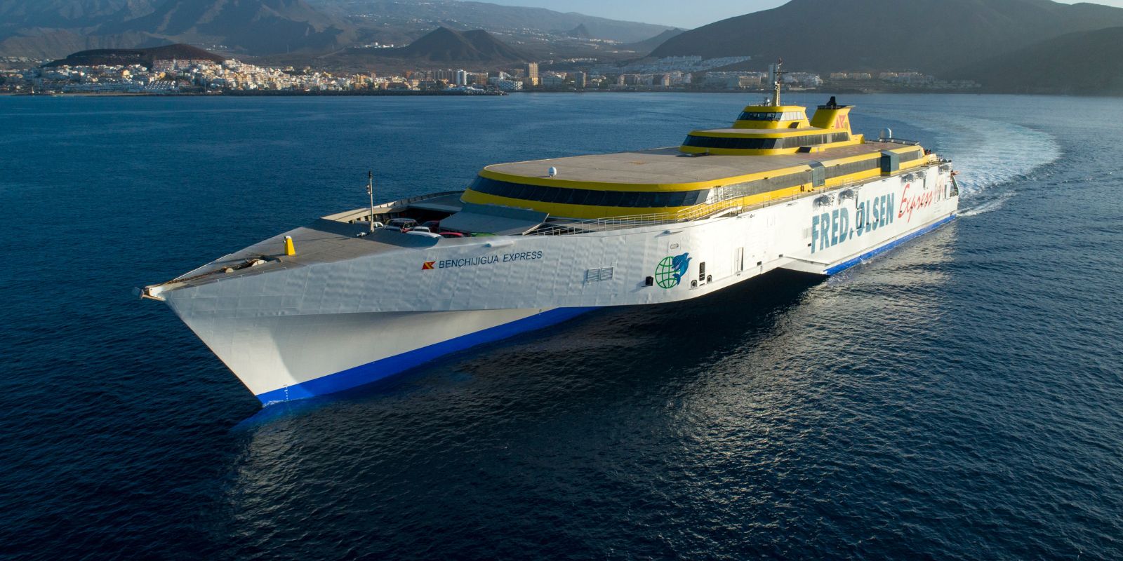 ¡Viaja en Benchijigua Express, el trimarán más grande!