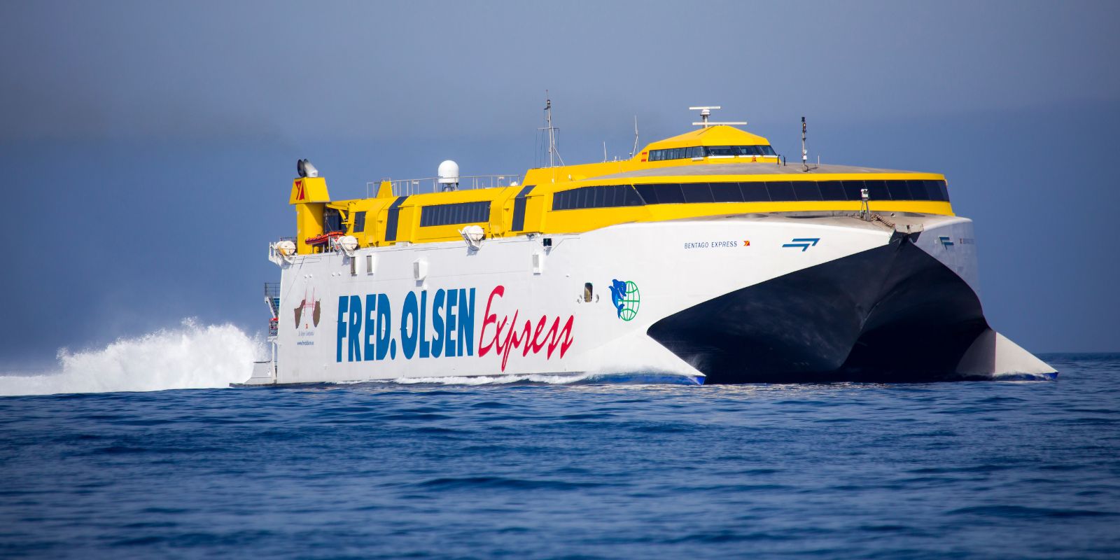 Bentago Express: Recorre Canarias llevando tu coche.