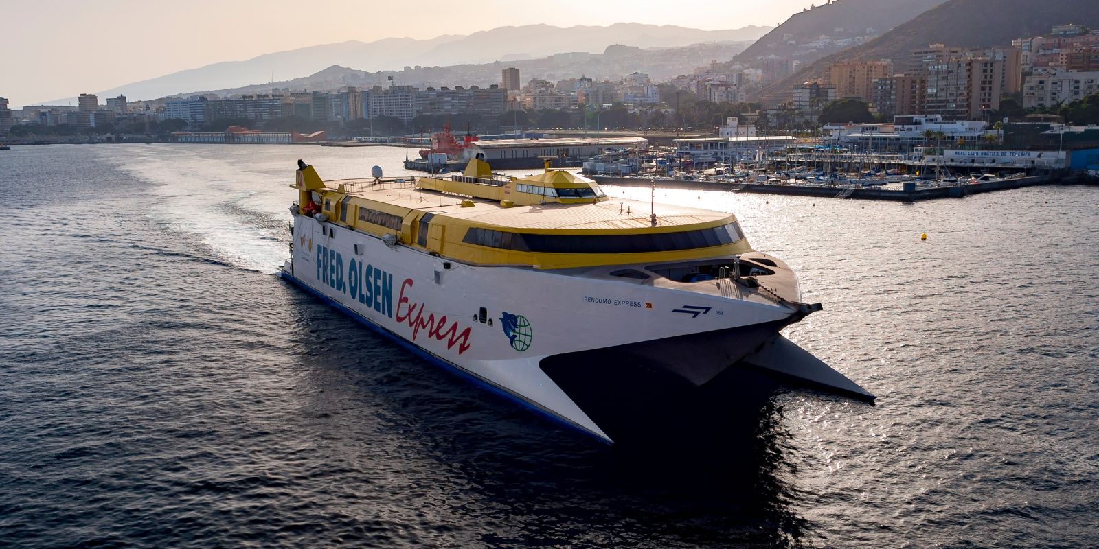 ¡Disfruta viajando por Canarias en el barco Bencomo Express!